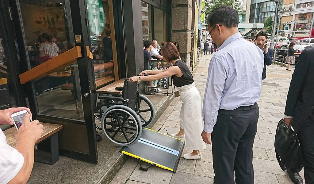 CASE STUDY DUNLOP GO01 Portable Folding Ramps X Coffee shops ...